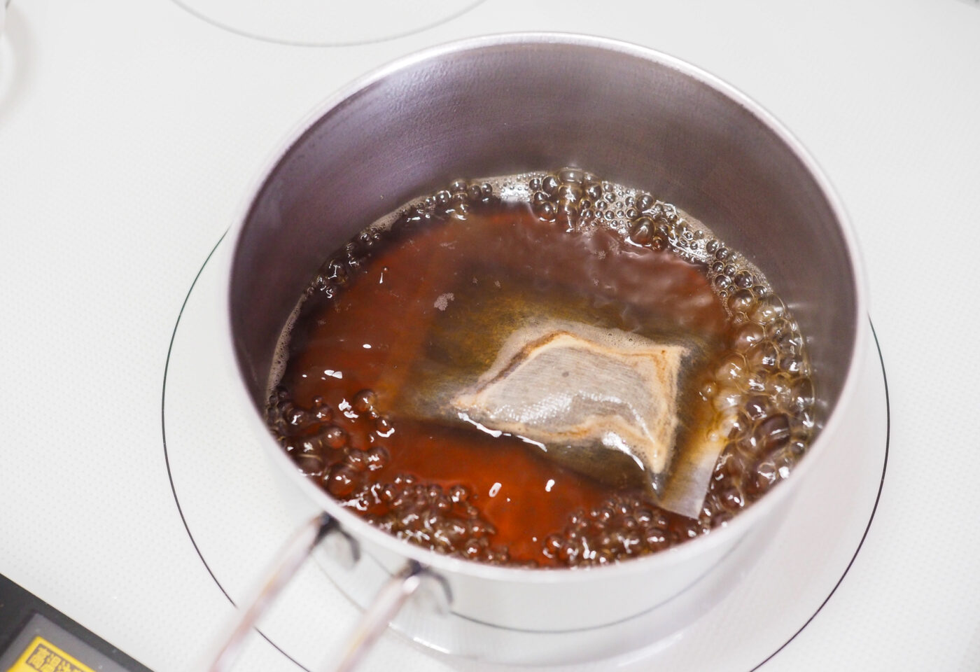 [季節を愉しむ一杯] 7月 -麦茶ラテ- | Calendia